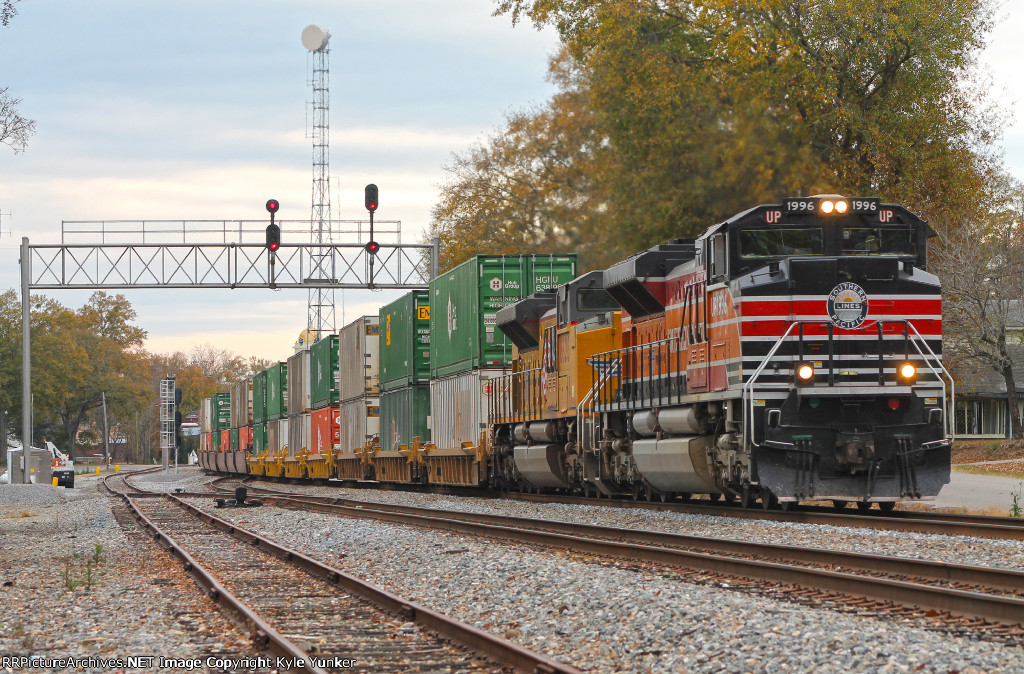UP #1996 Southern Pacific Heritage leads NS 22Z